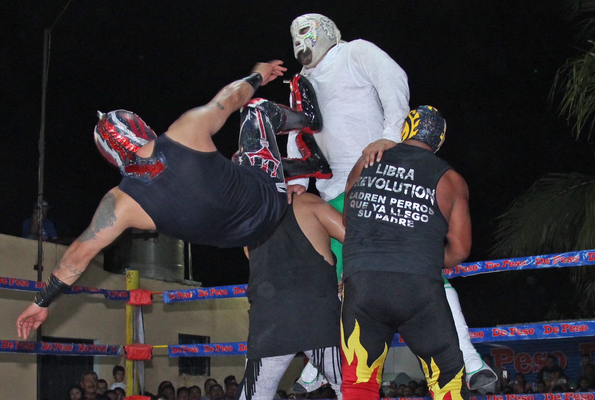 Lucha con sabor a pizza