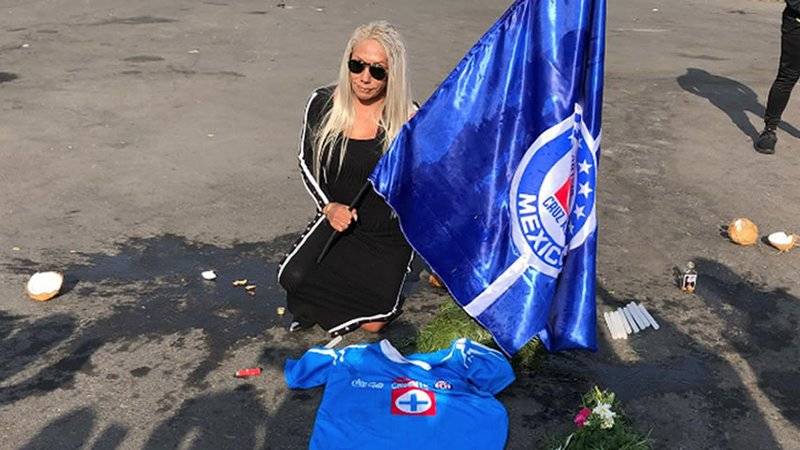 Bruja Zulema hace ritual para que Cruz Azul sea campeón