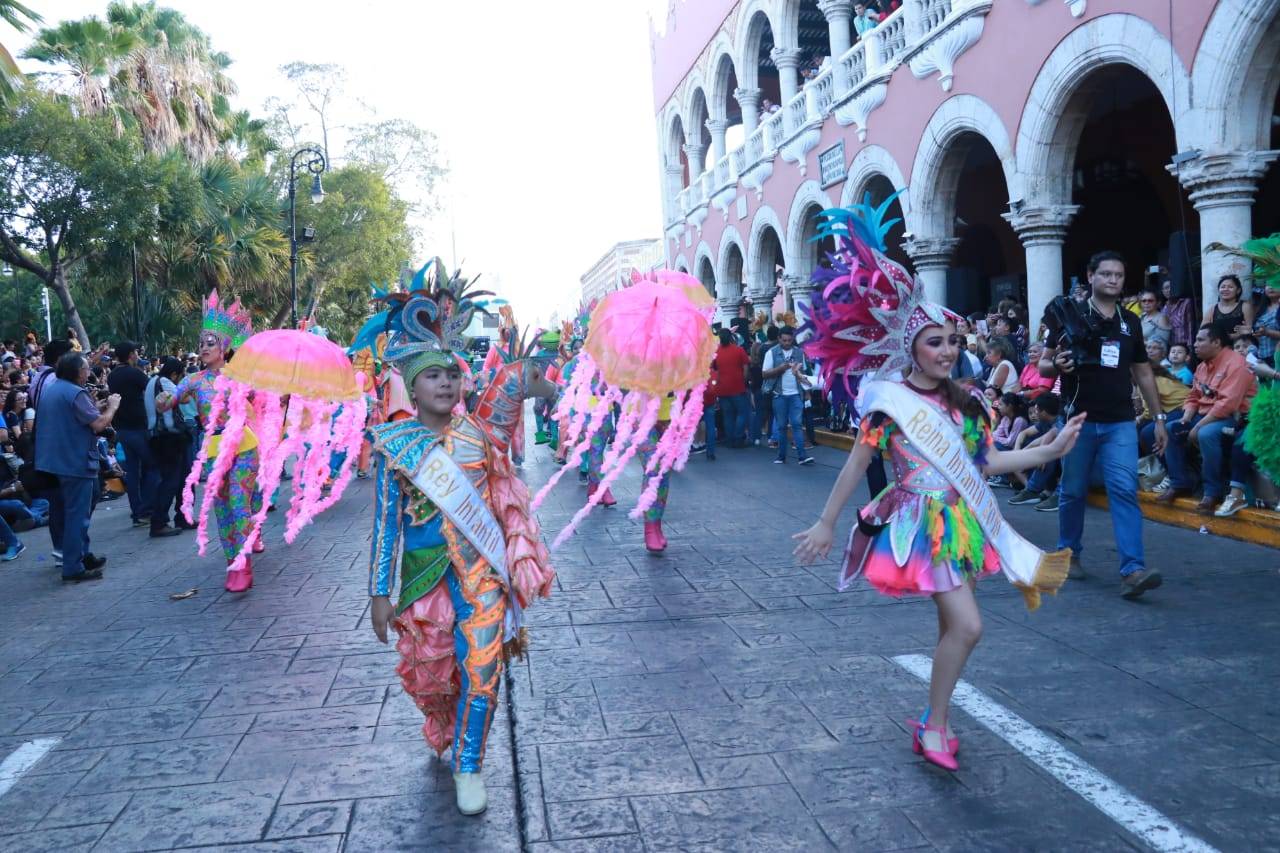 Ternuritas maravillan en desfile de Carnaval de Mérida