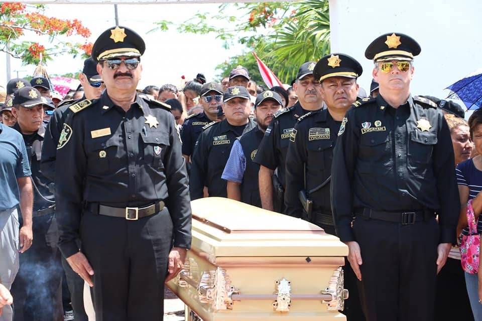 Le dan el último adiós al policía fallecido en un accidente