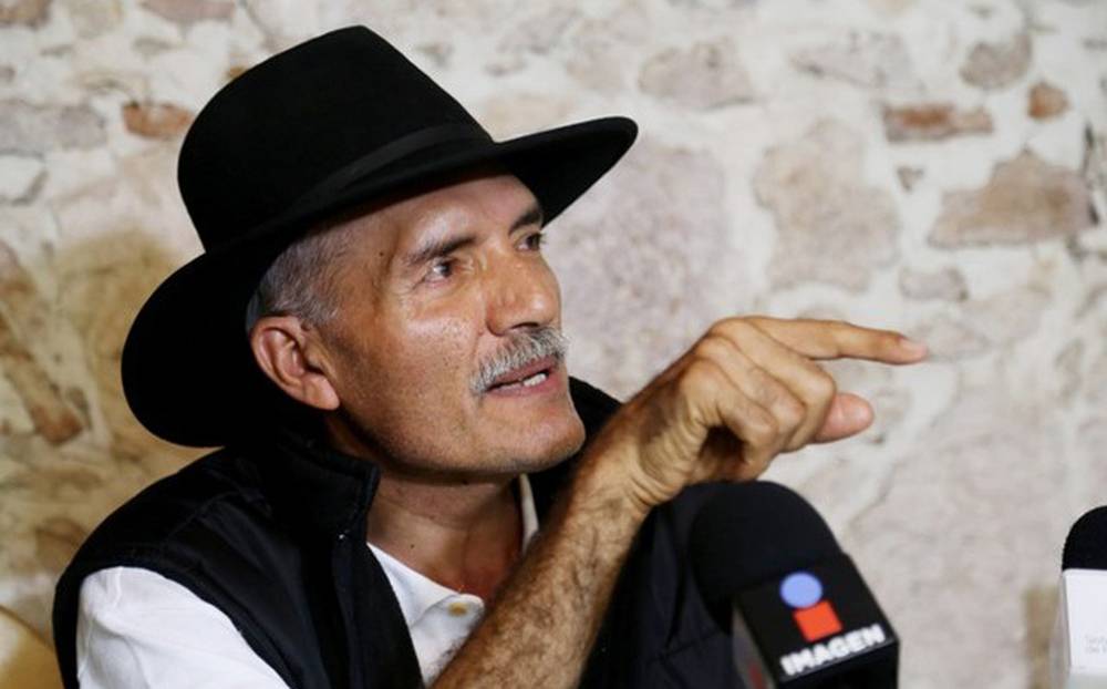 Ni como ayudarle: Mireles lo vuelve a hacer, le llama 'nalguita' a una ...