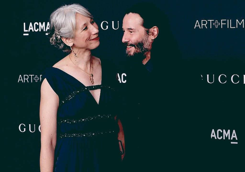 Después de años y años, Keanu Reeves por fin presume novia