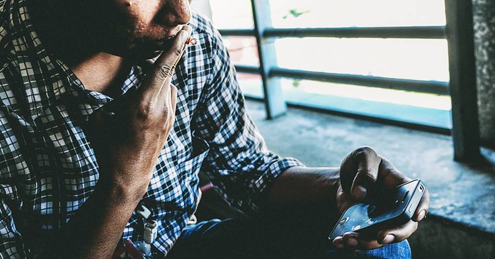 ¿Buscas chamba? Empresa ofrece $60 mil al mes por fumar 'mota' diariamente