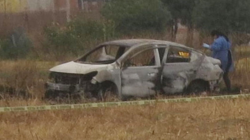 Hallan cinco cuerpos calcinados dentro de auto en Puebla