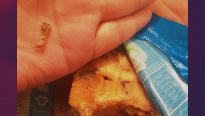 ¡Qué asco! Encuentra 'pata de rata' en sus Roles Glaseados Bimbo