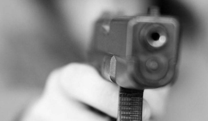 Mujer dispara contra su bebé mientras amenazaba al marido - De Peso Yucatán