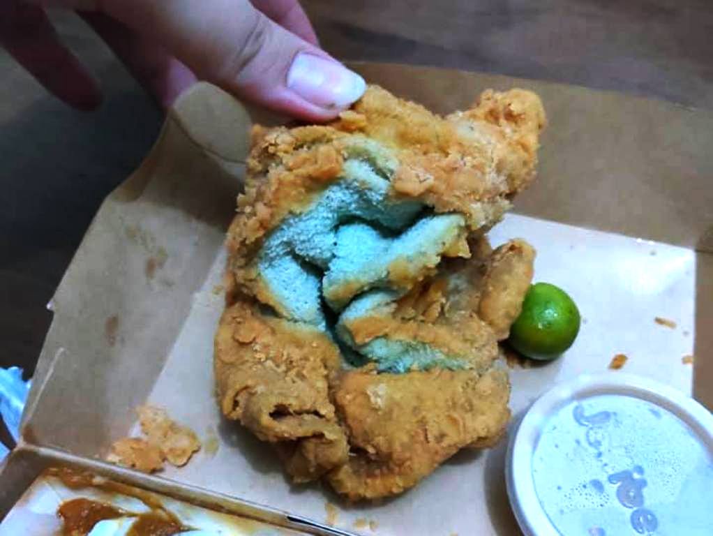 ¡Guácala! Ordena pollo y le envían una toallita empanizada
