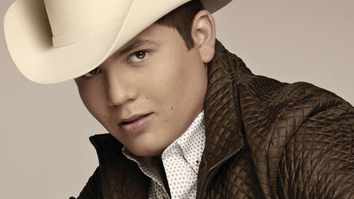 Acusan al cantante Reny Valenzuela de brutal paliza contra su primo y su novia, a quien intentó ...