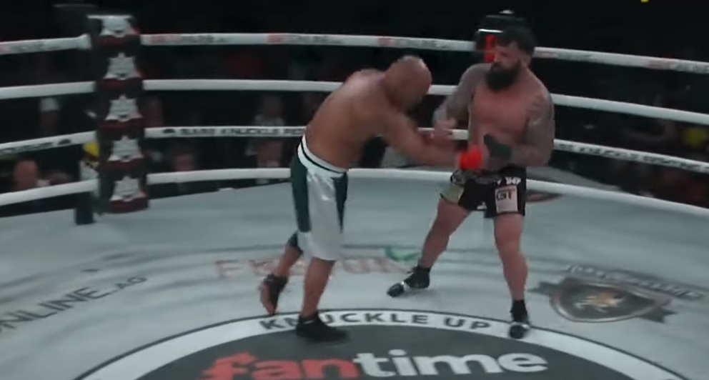 Muere luchador Justin Thornton tras golpiza en el ring (VIDEO FUERTE)